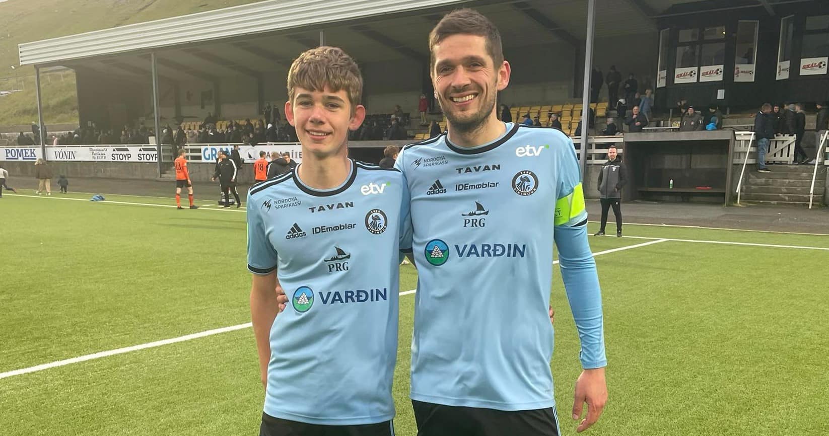 Søguligur dystur - Faðir og sonur á sama liðið - Eysturoyarportalurin