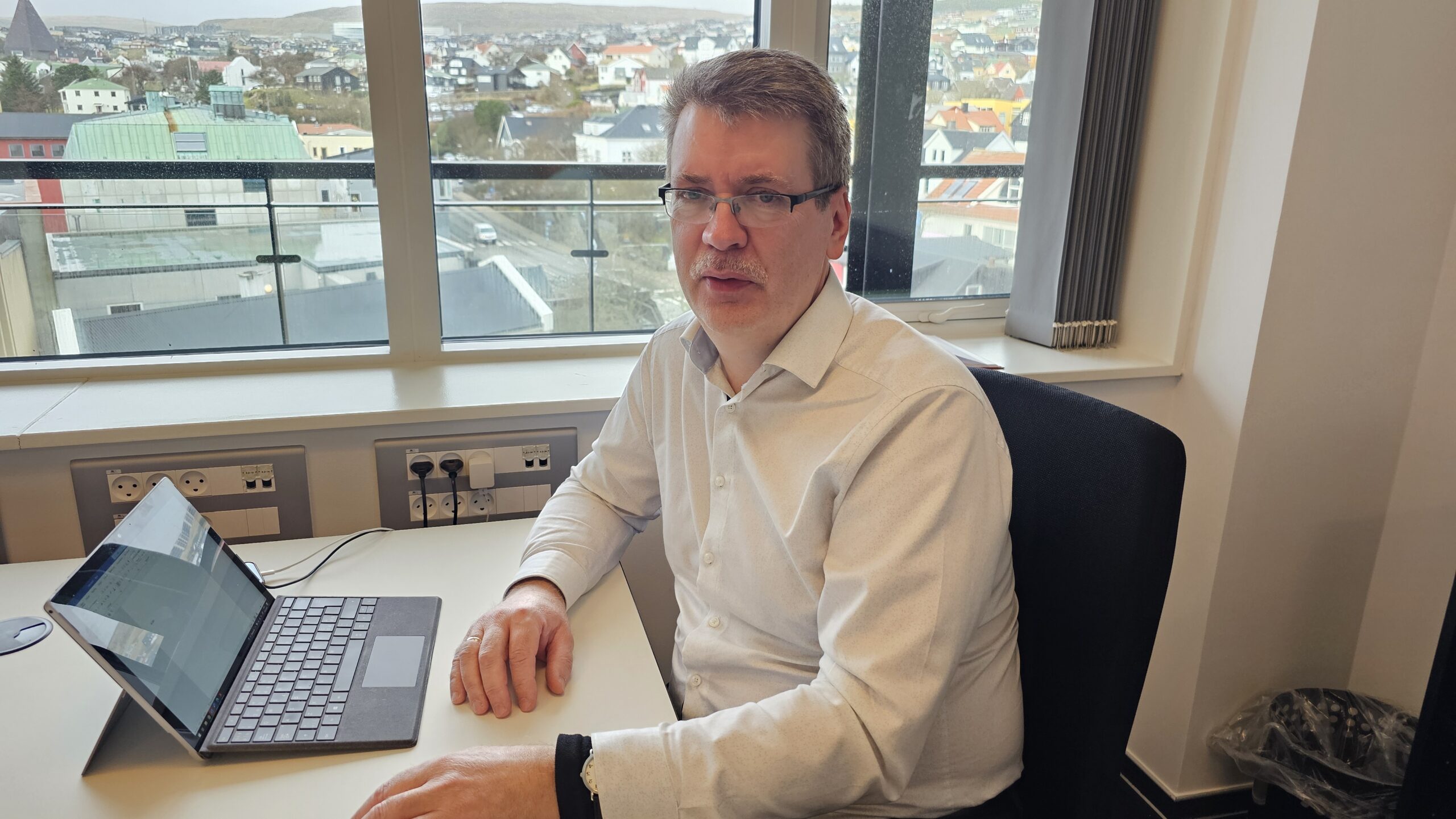 Nei Erling, soleiðis hanga tingini ikki saman - Eysturoyarportalurin