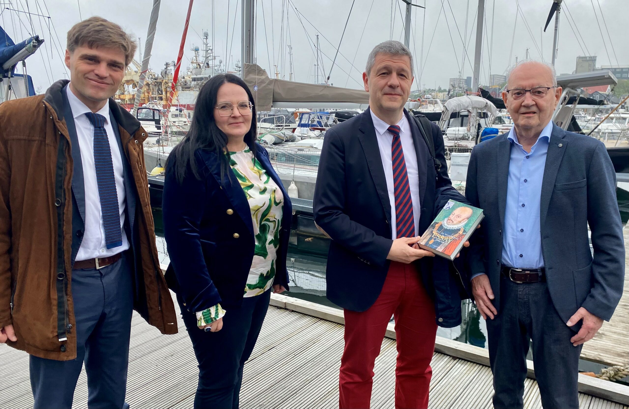 Franski sendiharrin hittir mentamannin og týðaran, Eilif Samuelsen ...