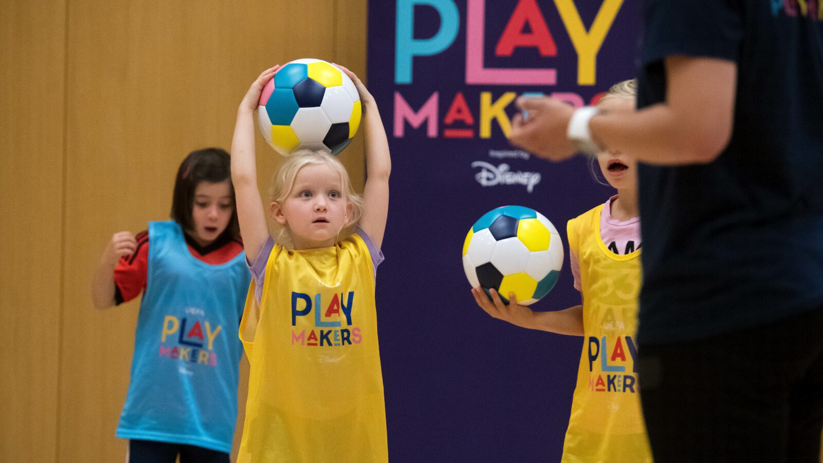 Disney Playmakers nú á føroyskum - Eysturoyarportalurin