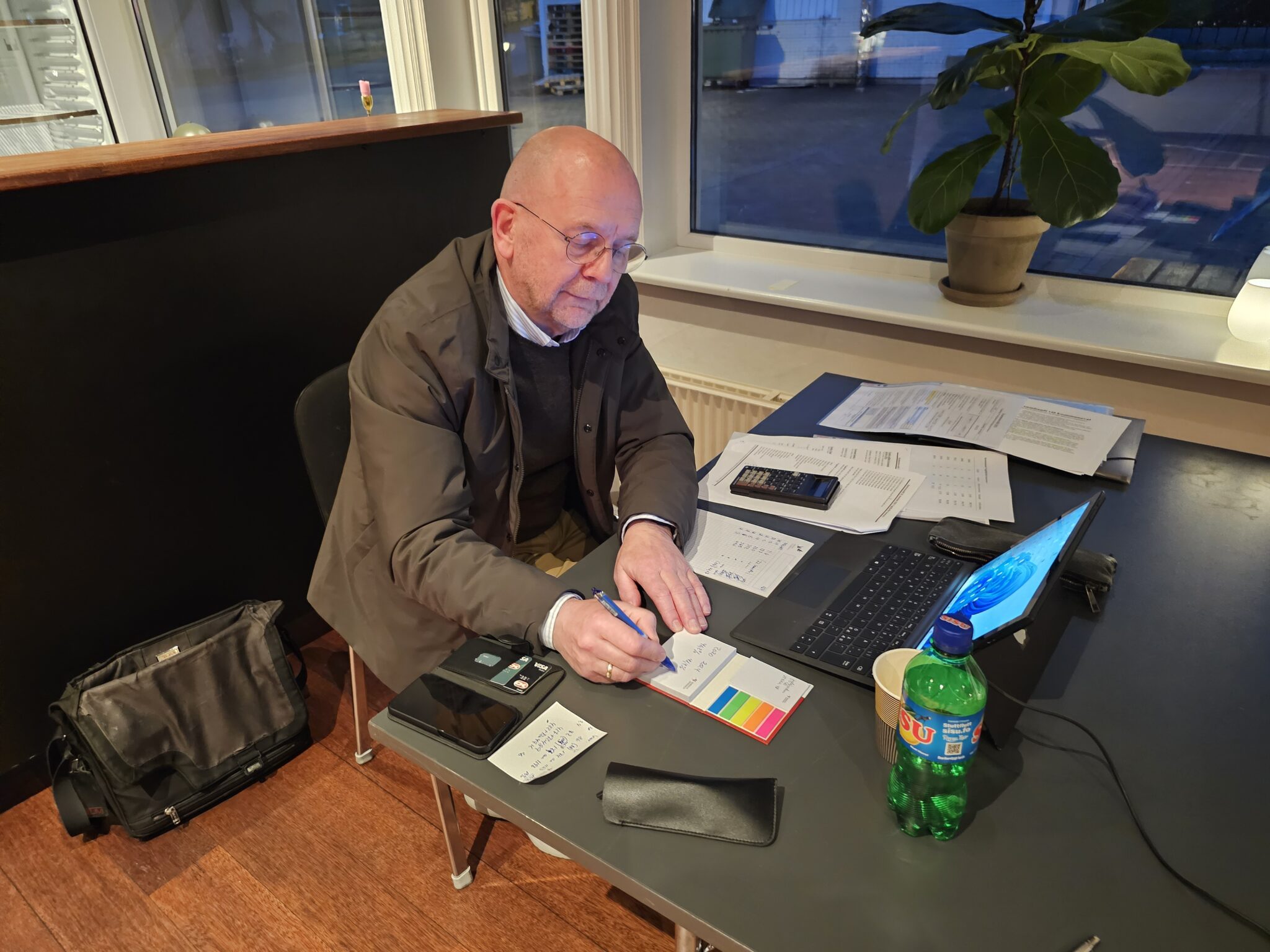 Flyta tey ungu lesandi av landinum? - Eysturoyarportalurin