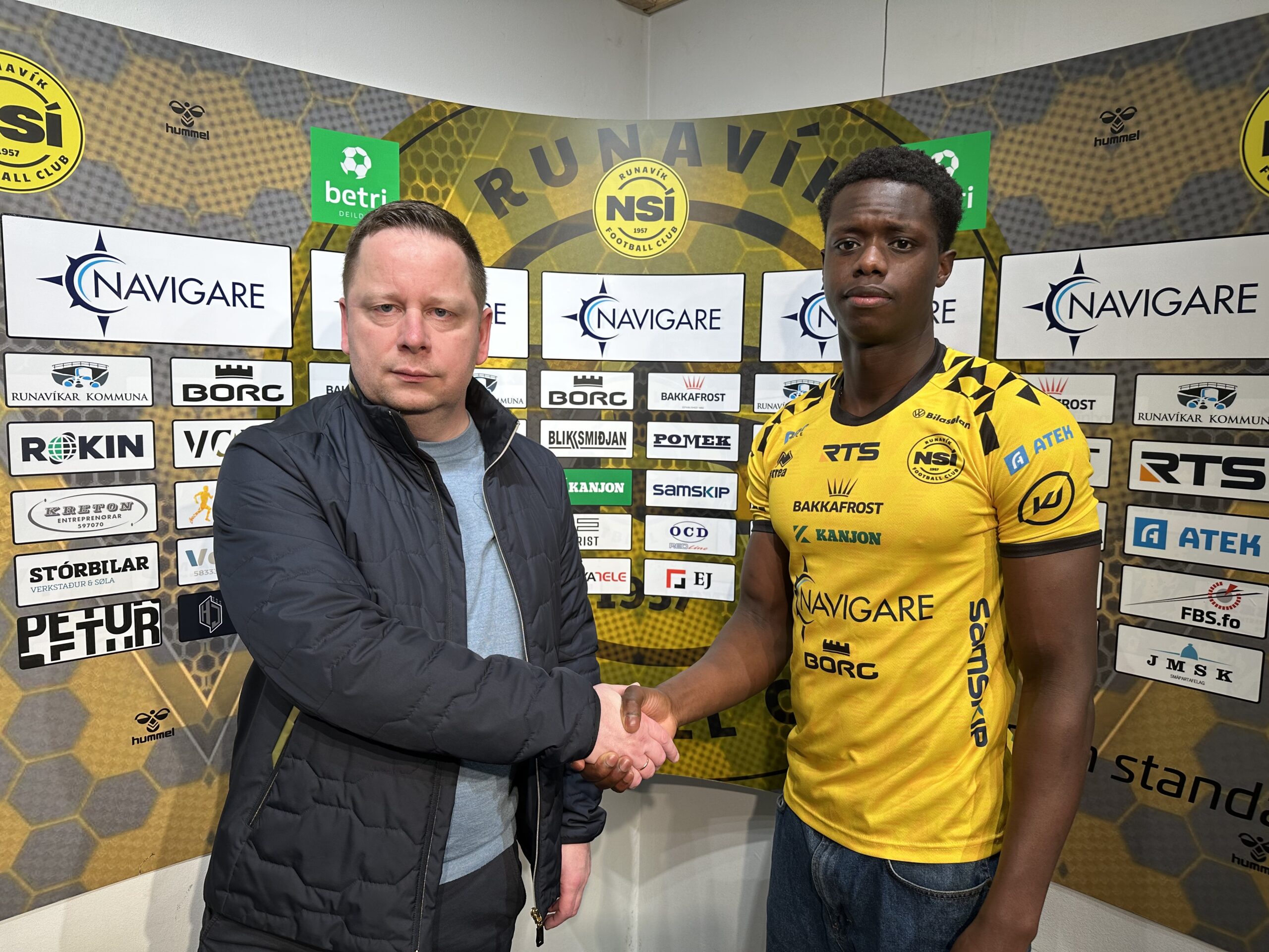 Hassou Diaby Ndiaye og NSÍ skrivað undir sáttmála - Eysturoyarportalurin