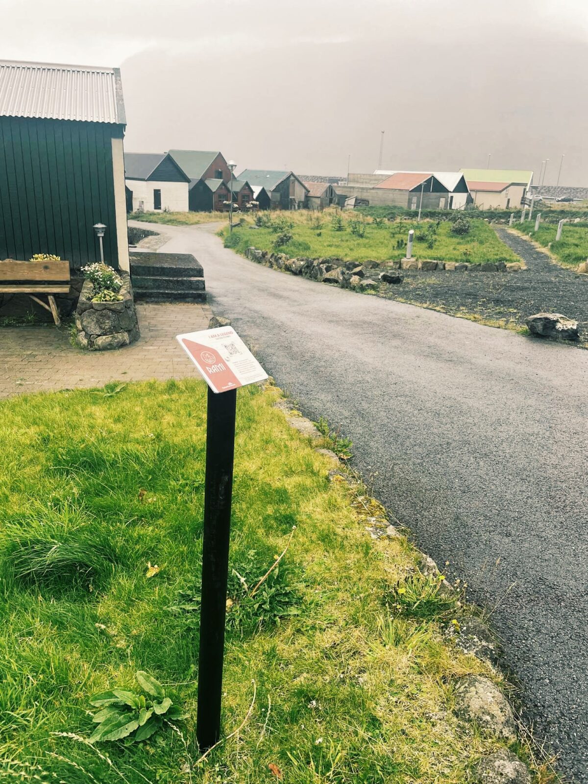 4 skeltir við QR-kotum sett upp í Leirvík - Eysturoyarportalurin